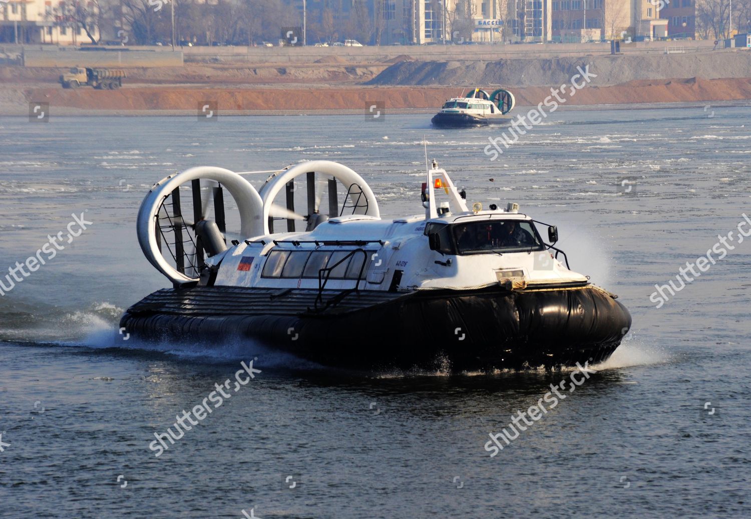 Hovercraft Carries Passengers Between Banks Chinese Editorial Stock