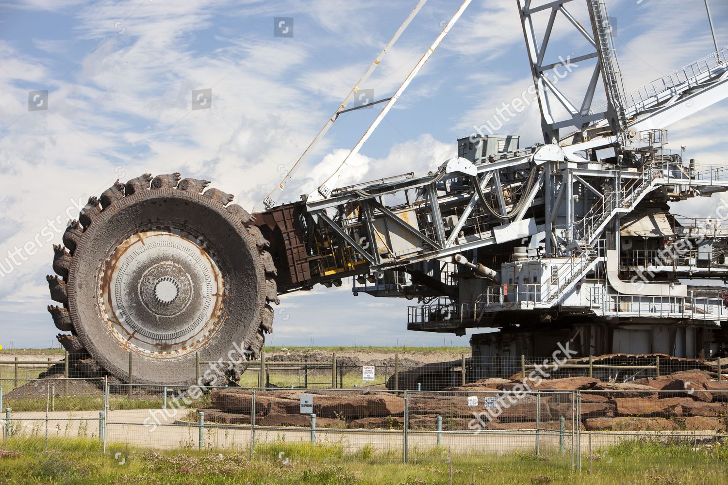 Massive Bucket Wheel By Syncrude Upgrader Editorial Stock Photo - Stock ...