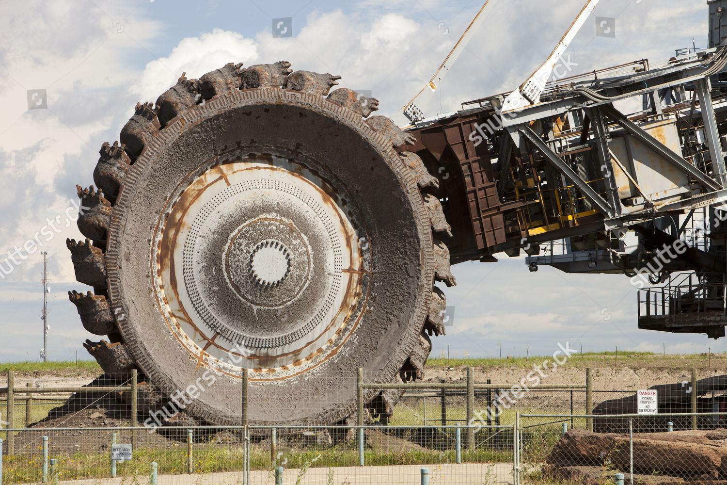 Massive Bucket Wheel By Syncrude Upgrader Editorial Stock Photo - Stock ...
