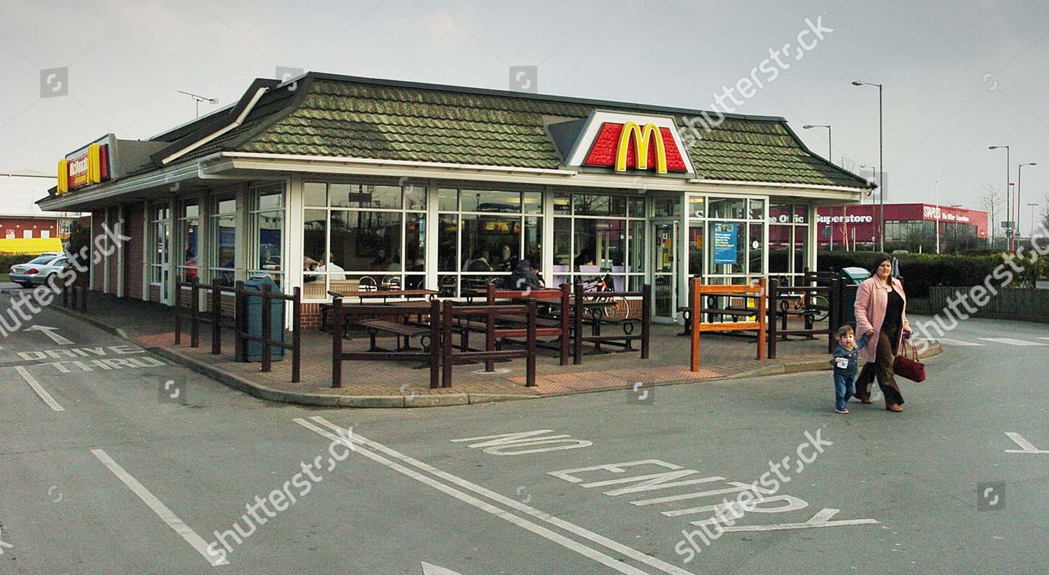 Mcdonalds Restaurant Snipe Retail Park Ashtonunderlyne Editorial Stock ...