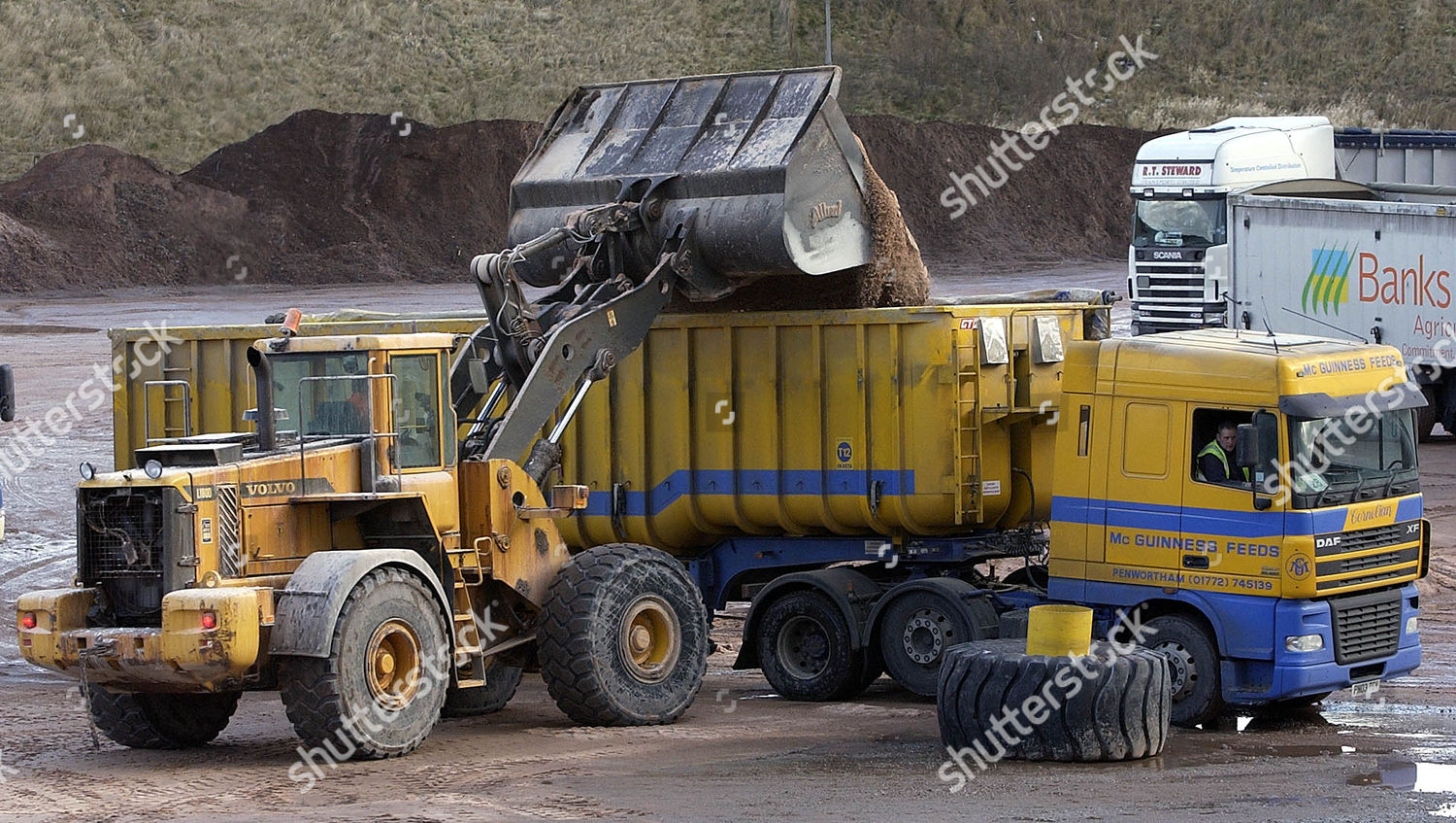 Caterpillar 990 Loader Deposits Load 18tonne Editorial Stock Photo ...