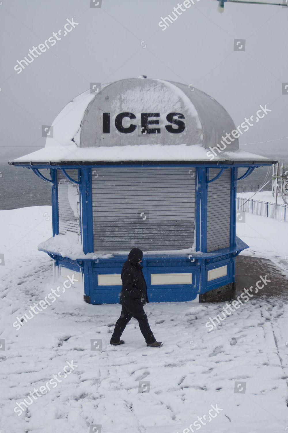 Ice Cream Kiosk On Largs Seafront Editorial Stock Photo - Stock Image ...
