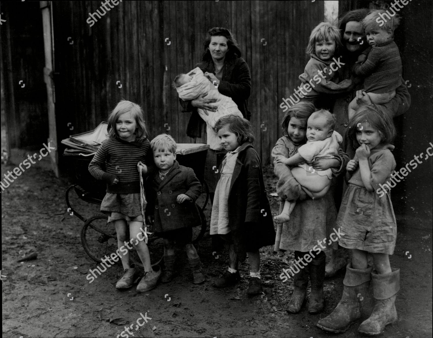 Young Squatters Swanley Swanley Hut Children Editorial Stock Photo ...
