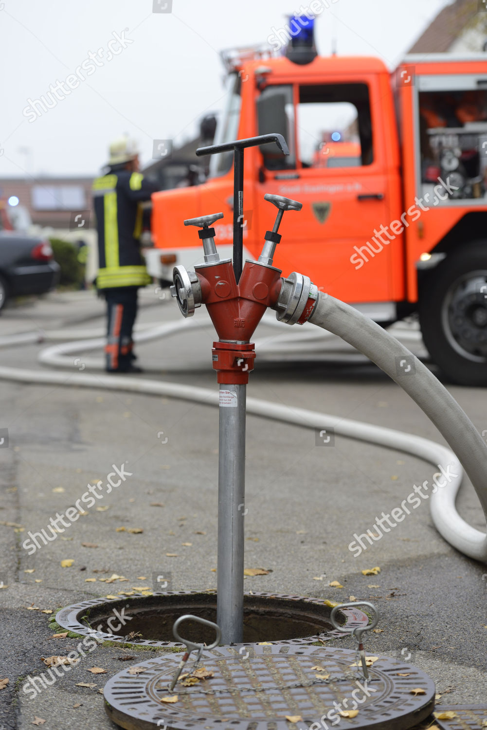 FIREFIGHTERS OPERATION STANDPIPE UNDERGROUND HYDRANT AICHWALD Editorial ...