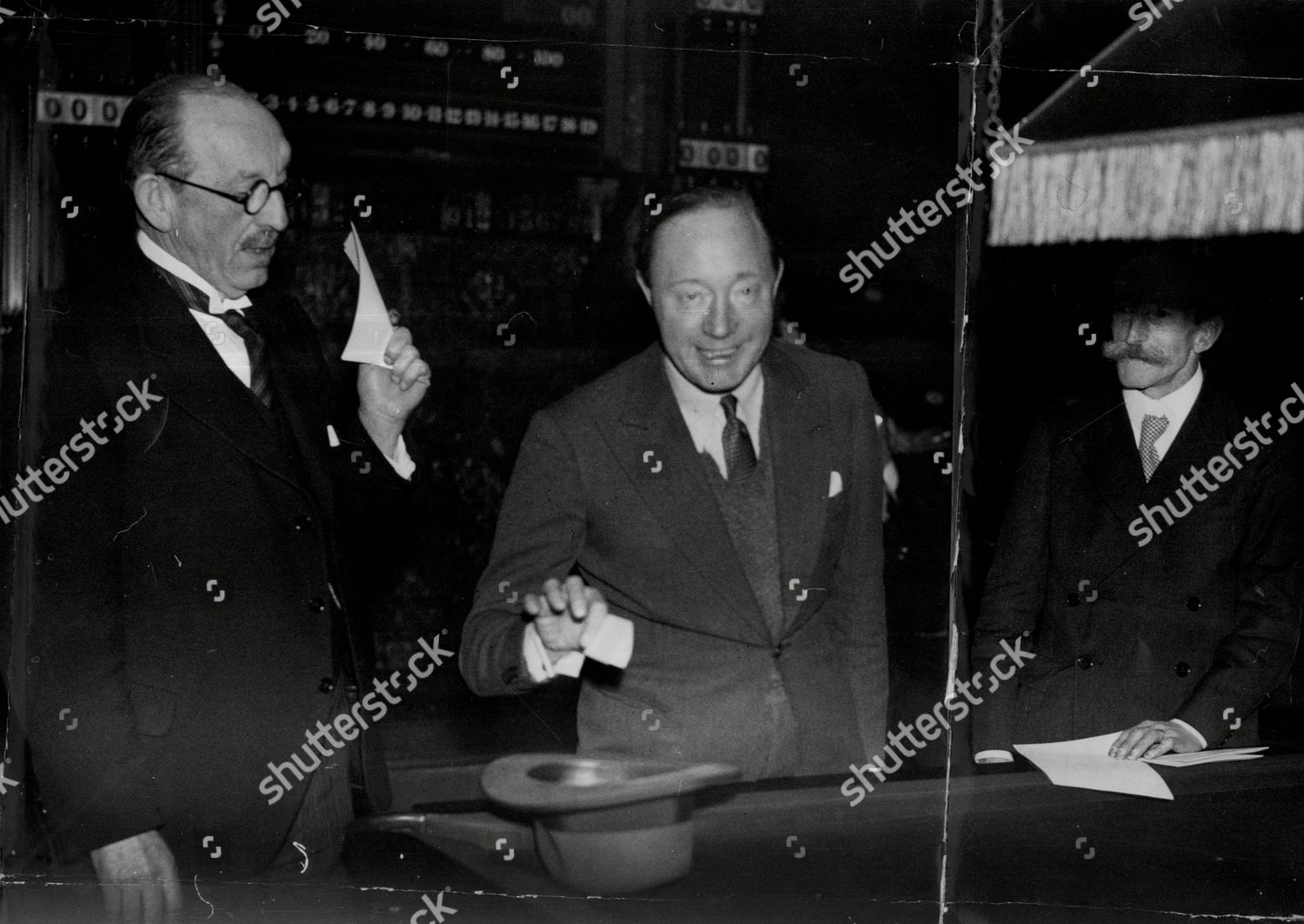 Cartoonist Tom Webster Right Drawing Thurstons Editorial Stock Photo ...