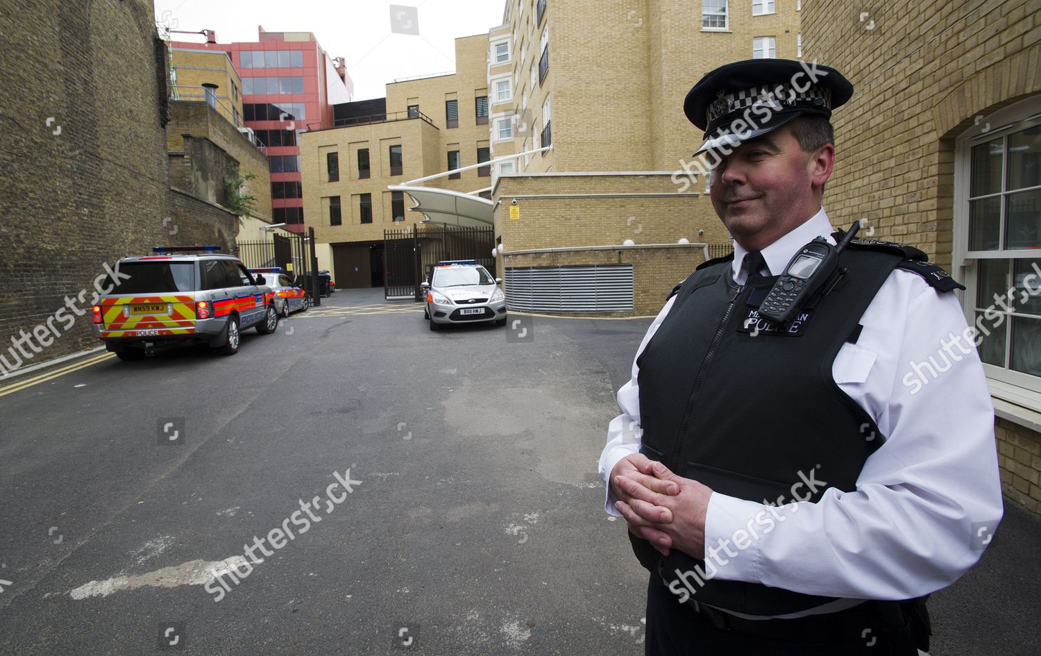 Policeman Standing Outside Westminster Magistrates Court Editorial ...