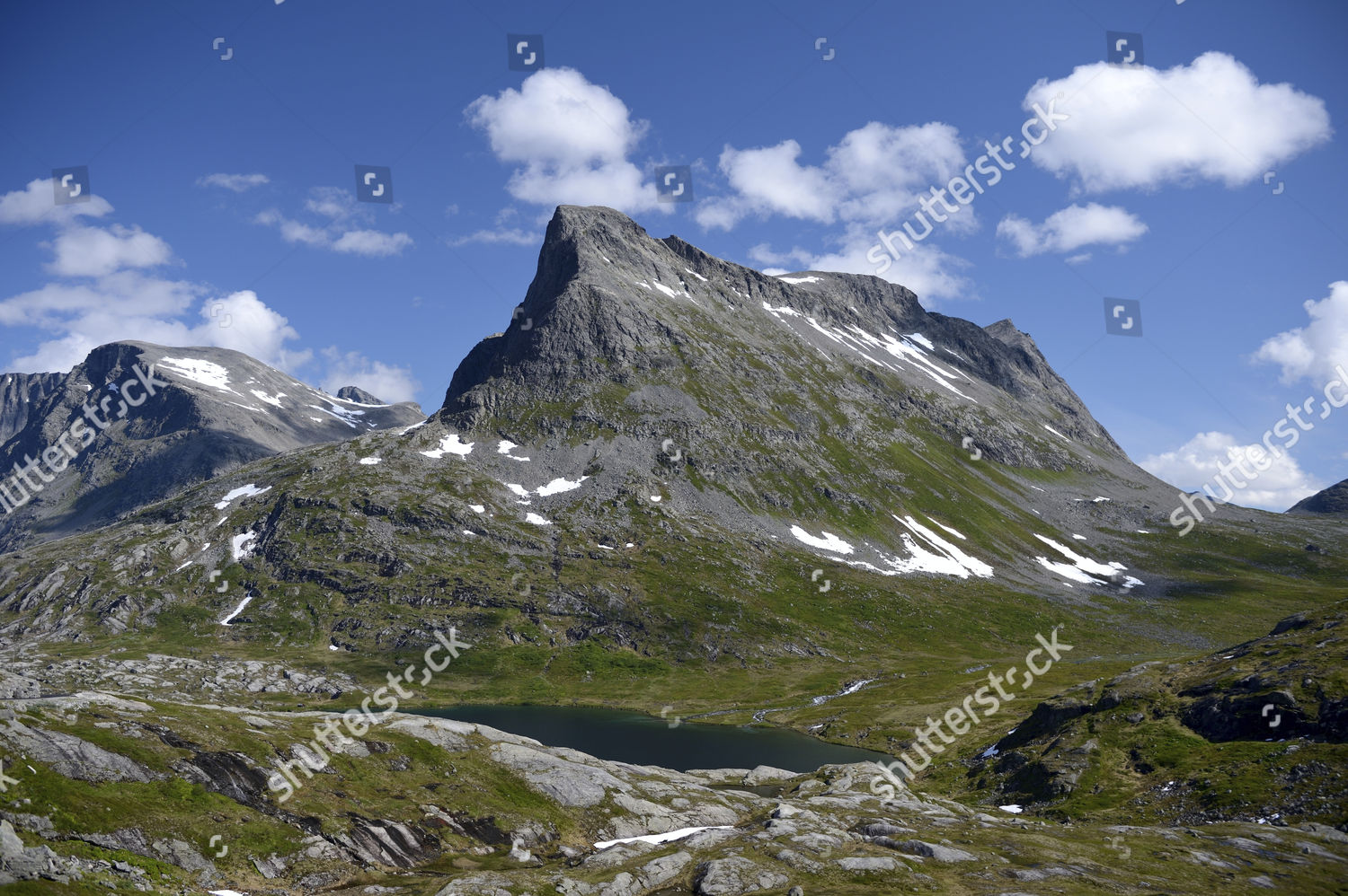 Mountains Storgrovfjellet Stigbotthornet Along State Road Editorial ...