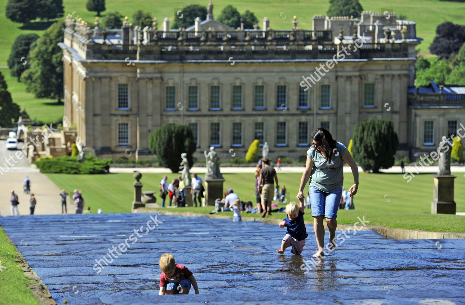 Chatsworth House Derbyshire Pic Shows Children Editorial Stock Photo - Stock Image | Shutterstock