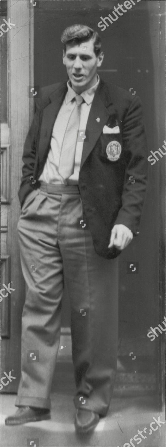 Footballer Len Shackleton Leaving Beckett Hospital Editorial Stock ...