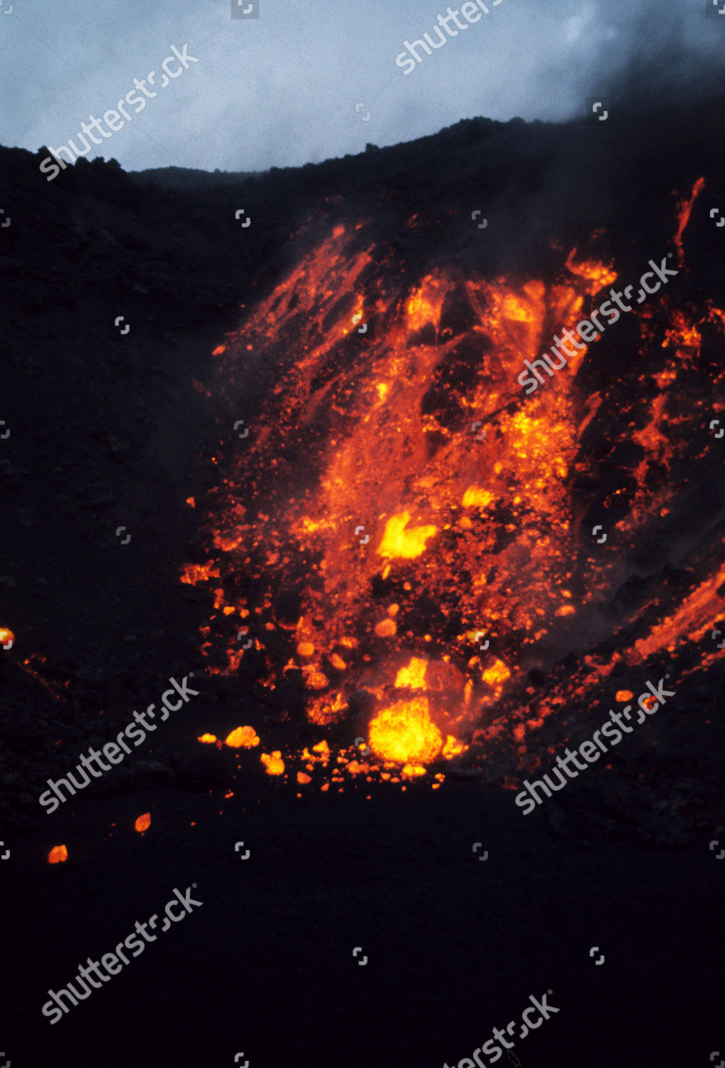 Volcanic Eruption Lava Flow Eldfell Volcano Editorial Stock Photo ...