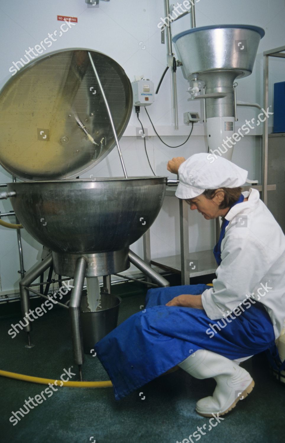 Dairy Farming Worker Filtering Milk Parlour Editorial Stock Photo ...