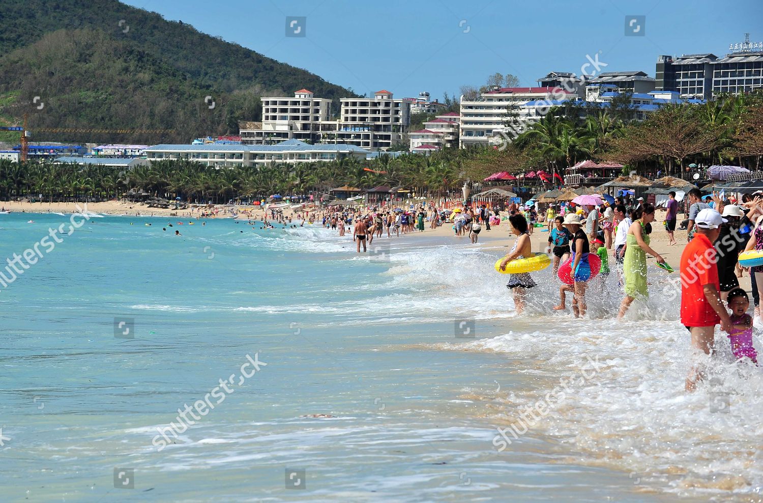 Tourists Play Dadonghai Beach Sanya Hainan Editorial Stock Photo ...