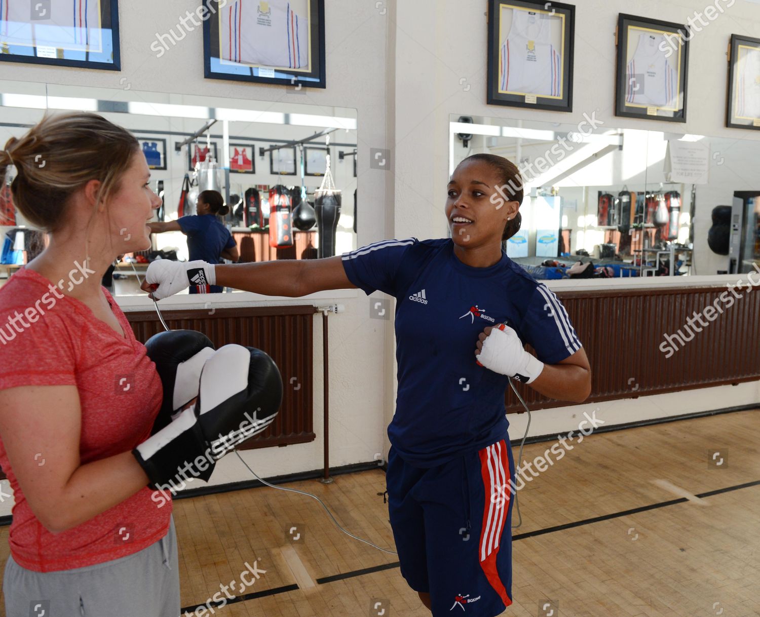 British Boxer Natasha Jonas Laura Williamson Editorial Stock Photo ...