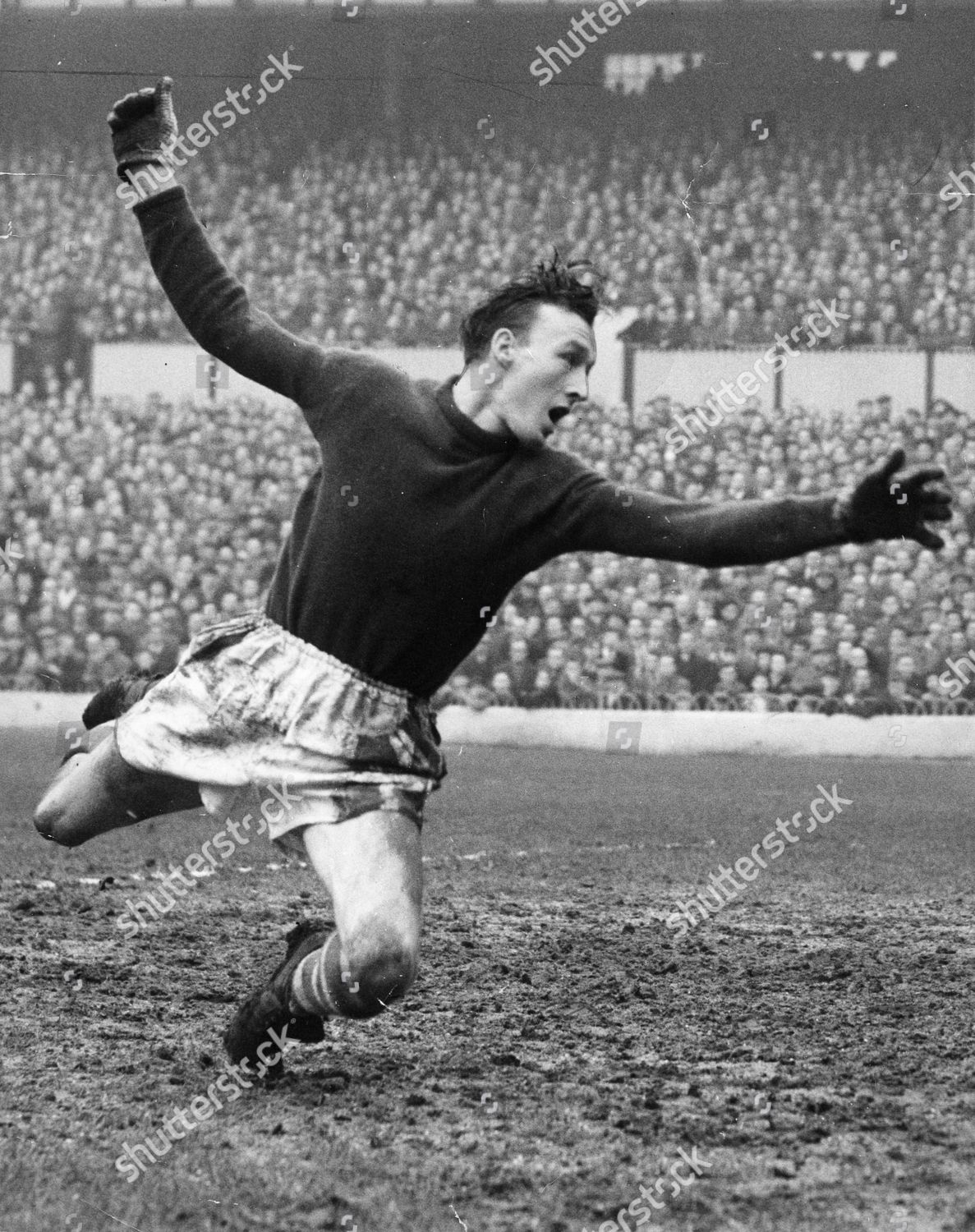 RON BAYNHAM LUTON TOWN FC FOOTBALLER Editorial Stock Photo - Stock ...