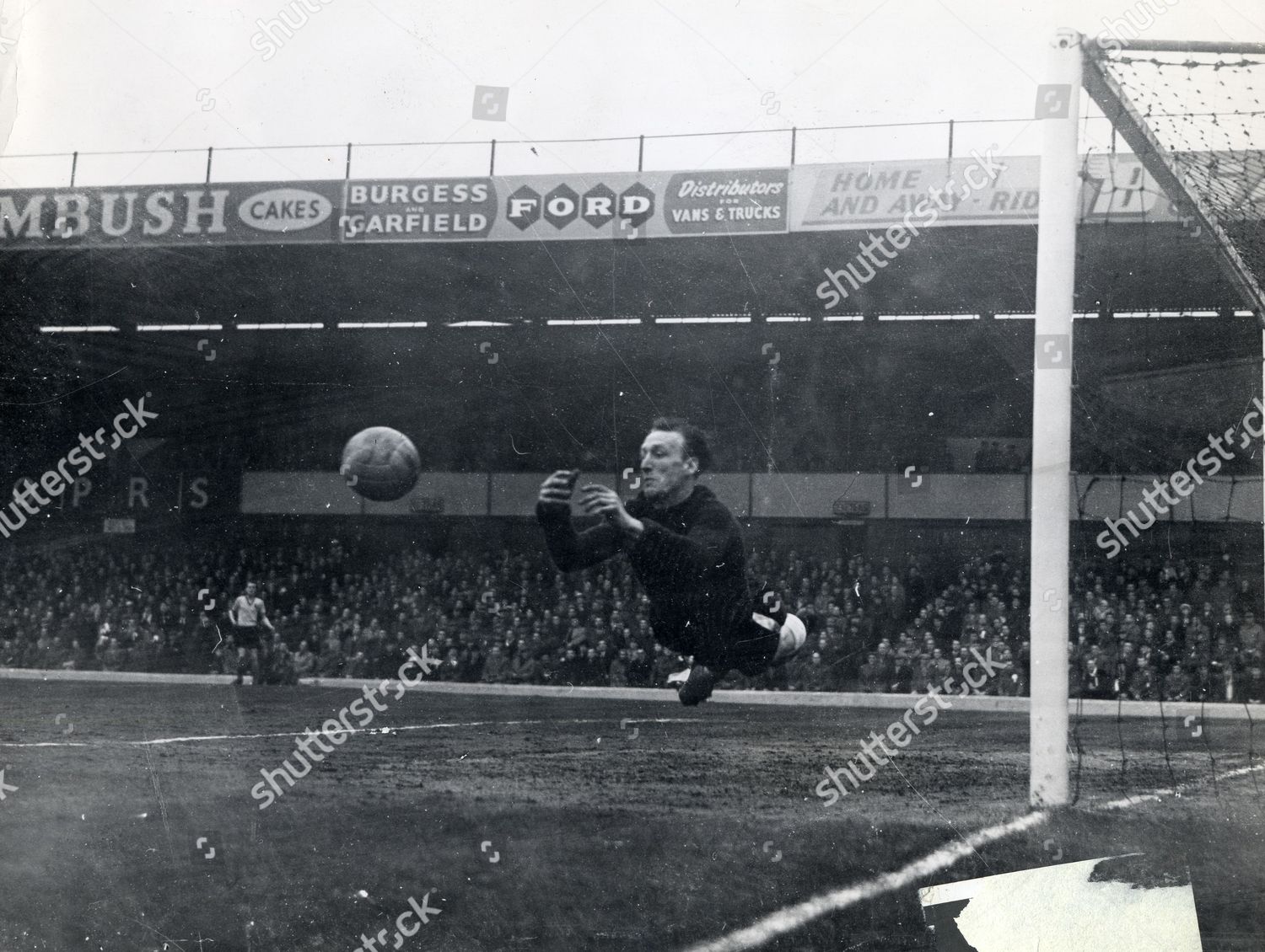 RON BAYNHAM LUTON TOWN FC FOOTBALLER Editorial Stock Photo - Stock ...