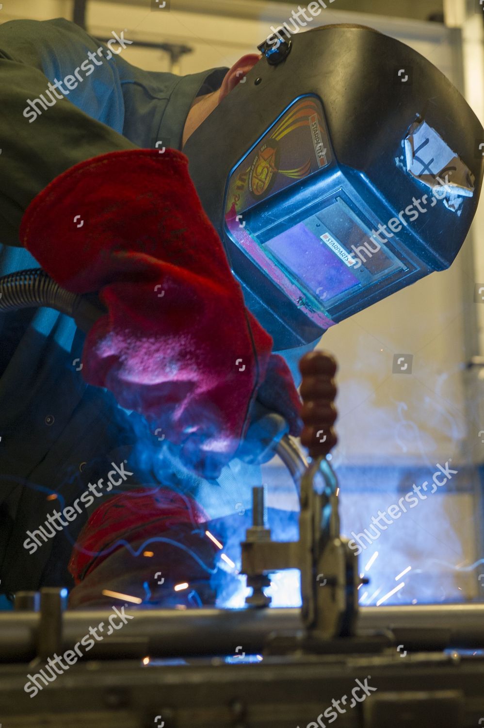 Prisoner Welding Prison Workshop Making Prison - Foto de stock de ...