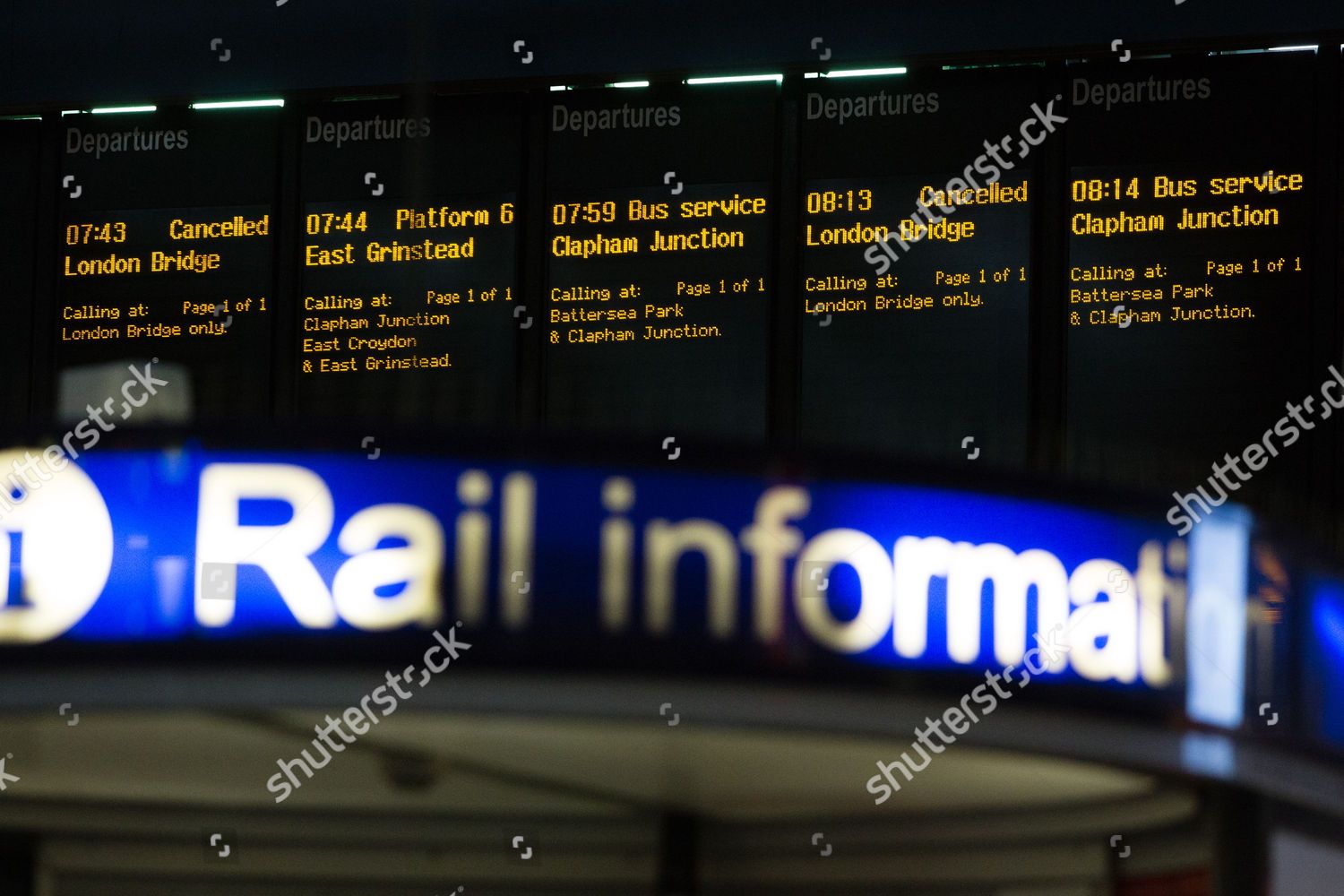Train Indicator Sign Victoria Railway Station Editorial Stock Photo ...