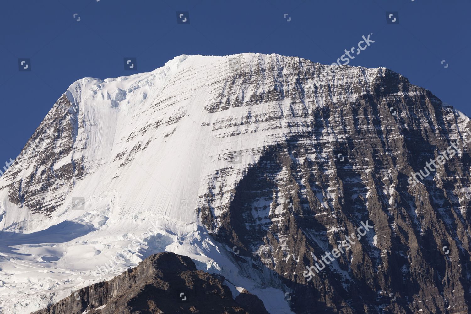 Summit Mount Robson Editorial Stock Photo - Stock Image | Shutterstock