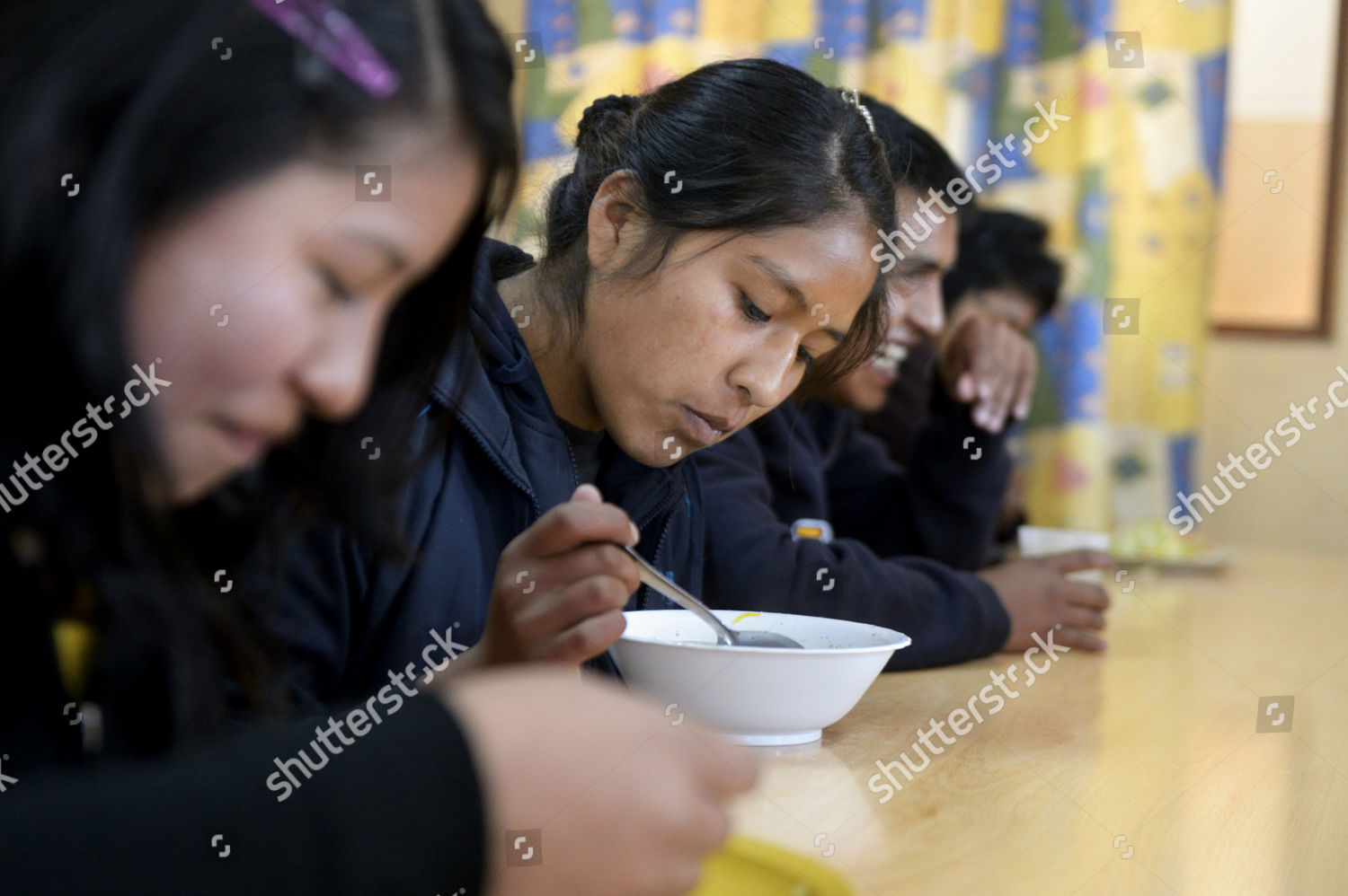 Teenagers Eating Cafeteria Their School El Editorial Stock Photo ...