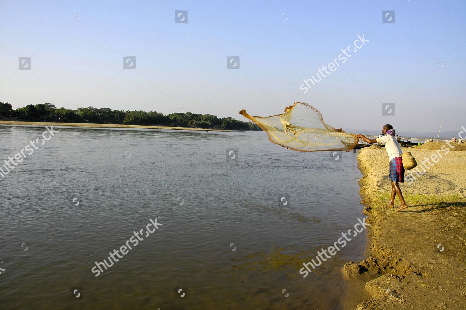 Man Throwing Fishing Net Shomeshswary River Editorial Stock Photo ...