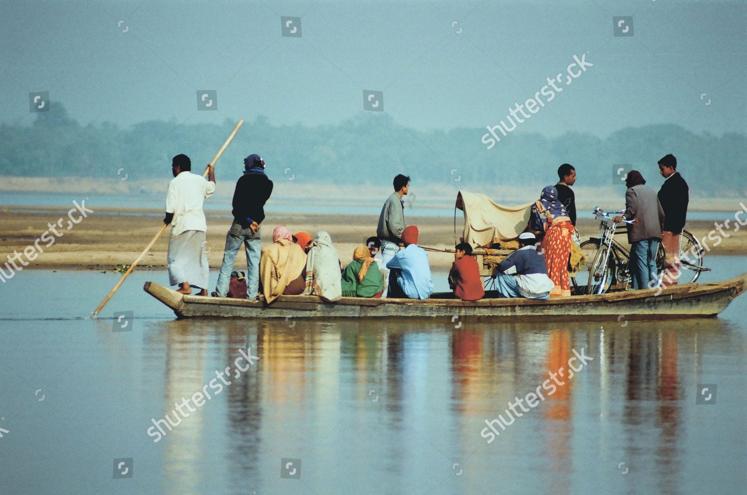 Villagers Crossing Someshawari River Birishiri Netrokona Editorial ...