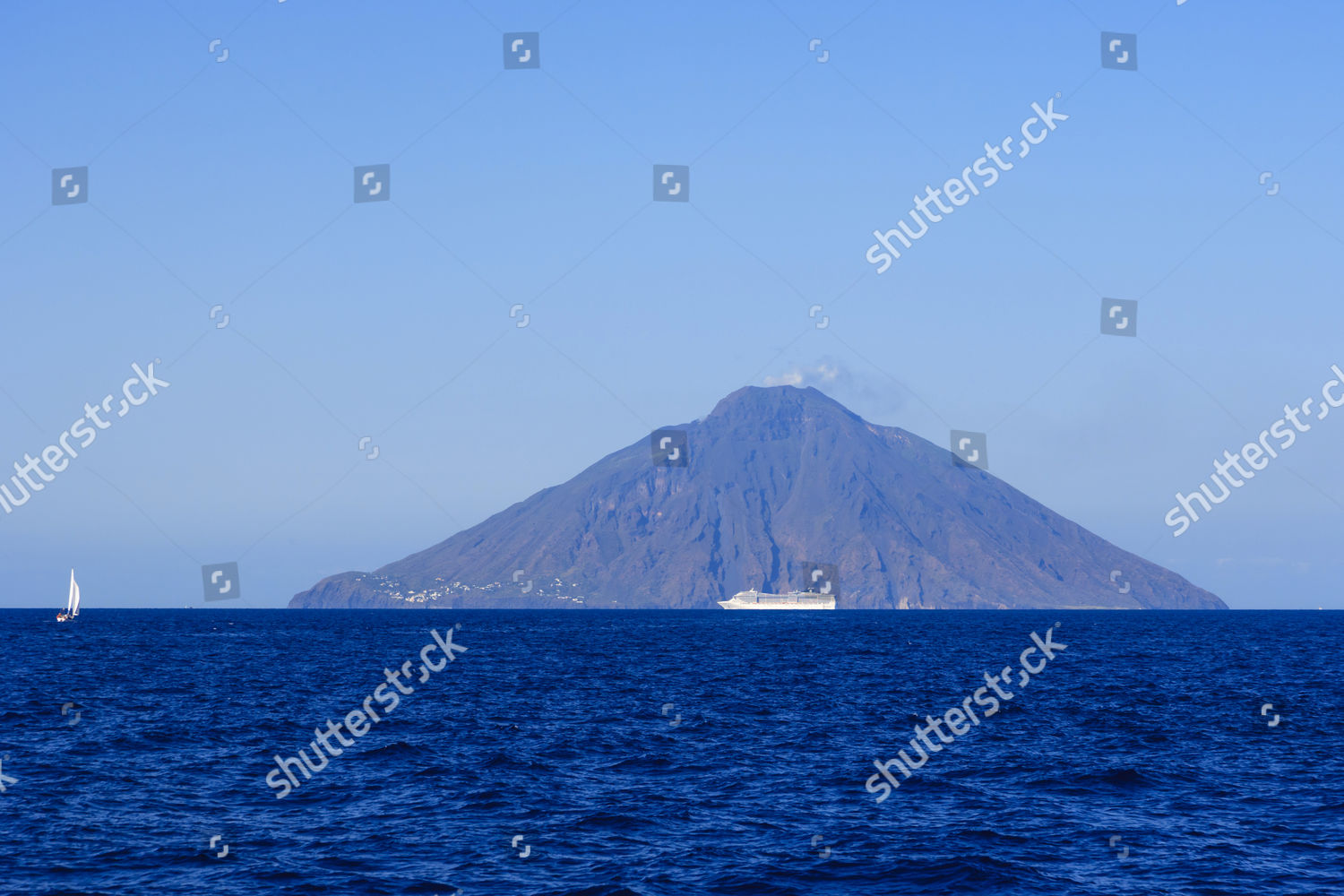 Isola Stromboli Erupting Volcano Mt Stromboli Editorial Stock Photo ...