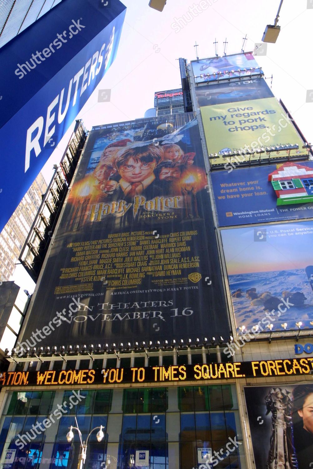 One Times Square Now Covered Advertisements - Foto de stock de ...