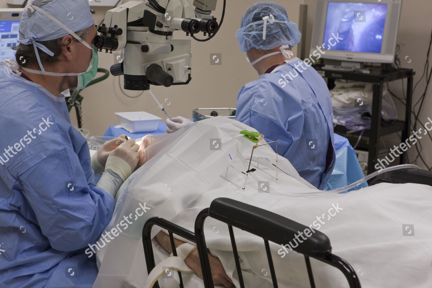 Model Released Ophthalmologist Performing Cataract Surgery Editorial ...