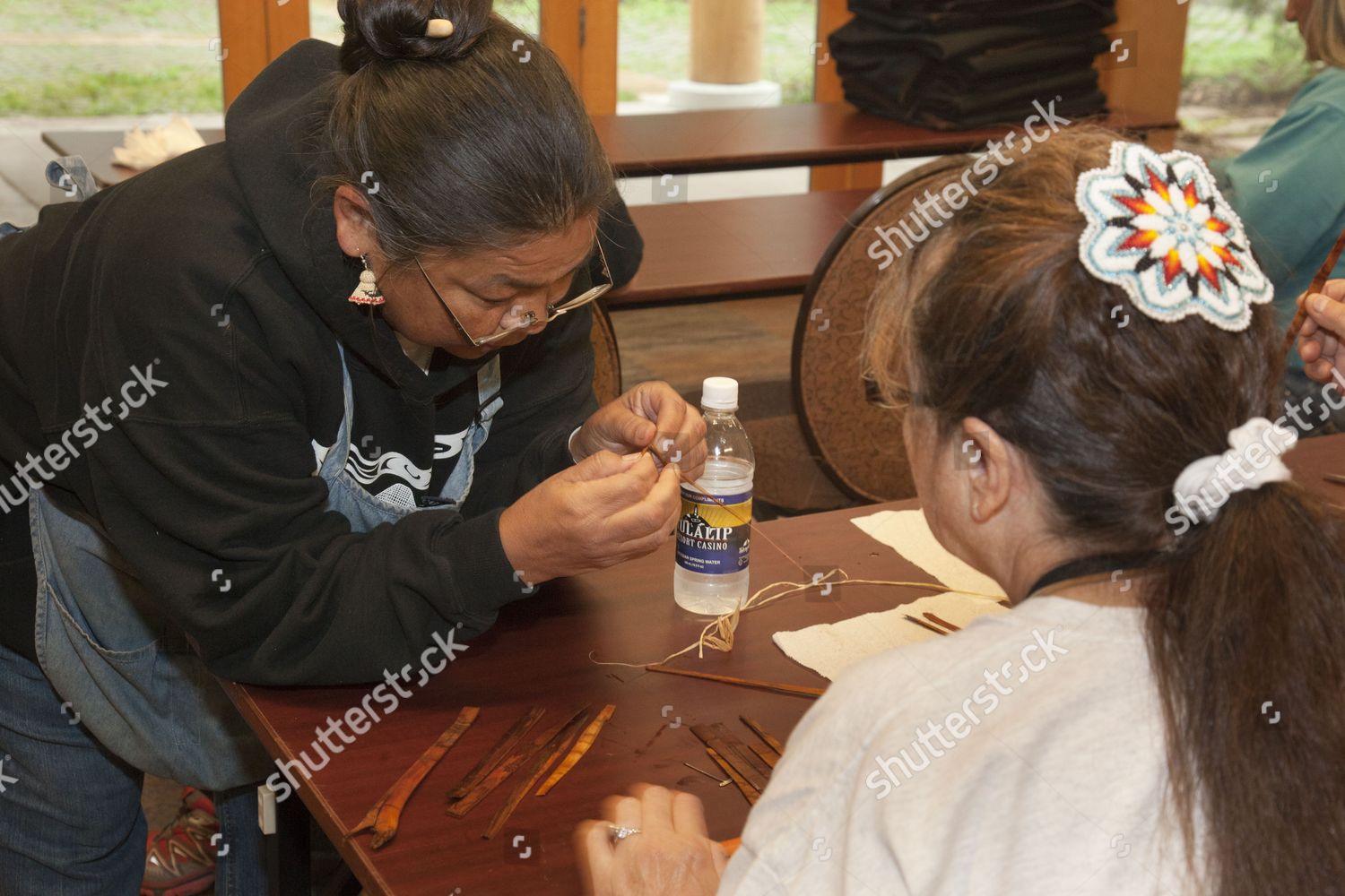 Native American Woman Demonstrates Cedar Bark Editorial Stock Photo ...