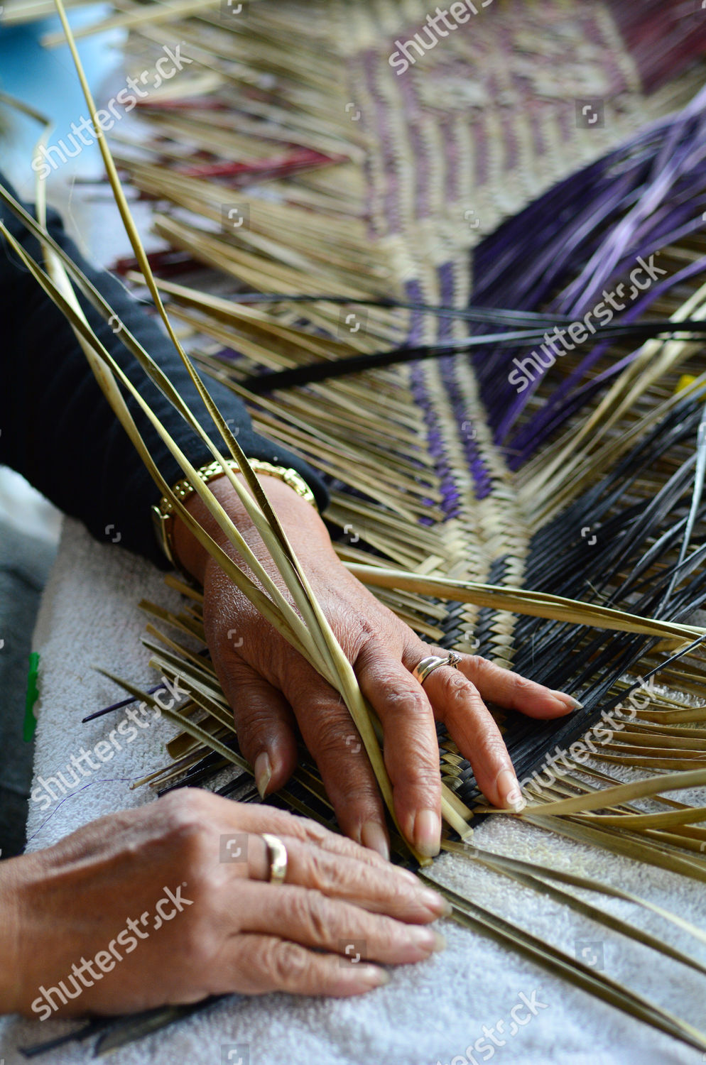 Maori Woman Weaving Traditional Maori Woven Editorial Stock Photo ...