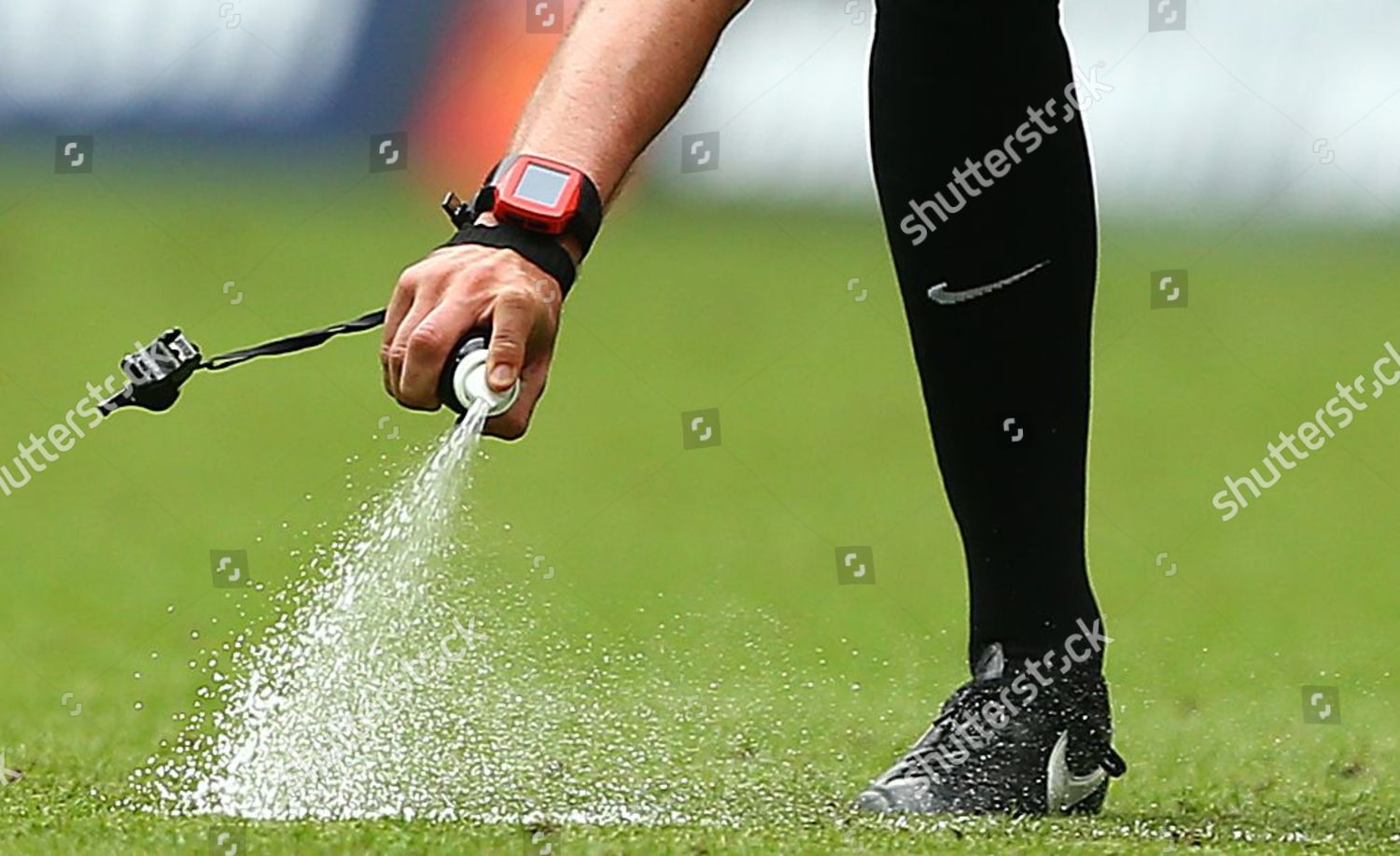 Referee Michael Oliver Uses Vanishing Spray Editorial Stock Photo ...