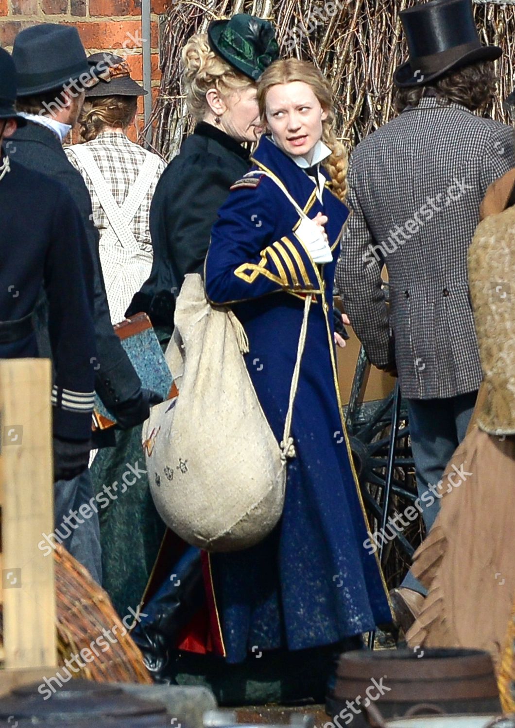 Mia Wasikowska Alice Kingsleigh Lindsay Duncan Editorial Stock Photo ...