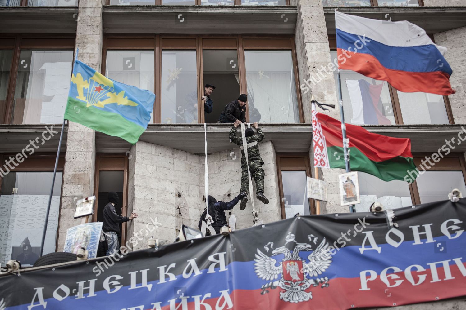 Prorussian Remove Ukrainian Effigies Building Regional Editorial Stock ...