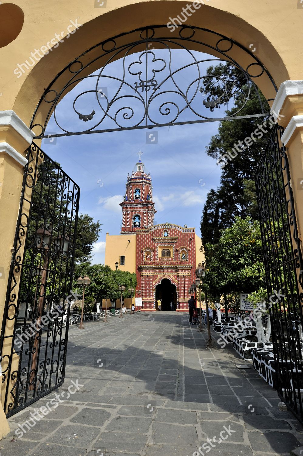 Church Iglesia Santa Maria De Tonantzintla Editorial Stock Photo ...