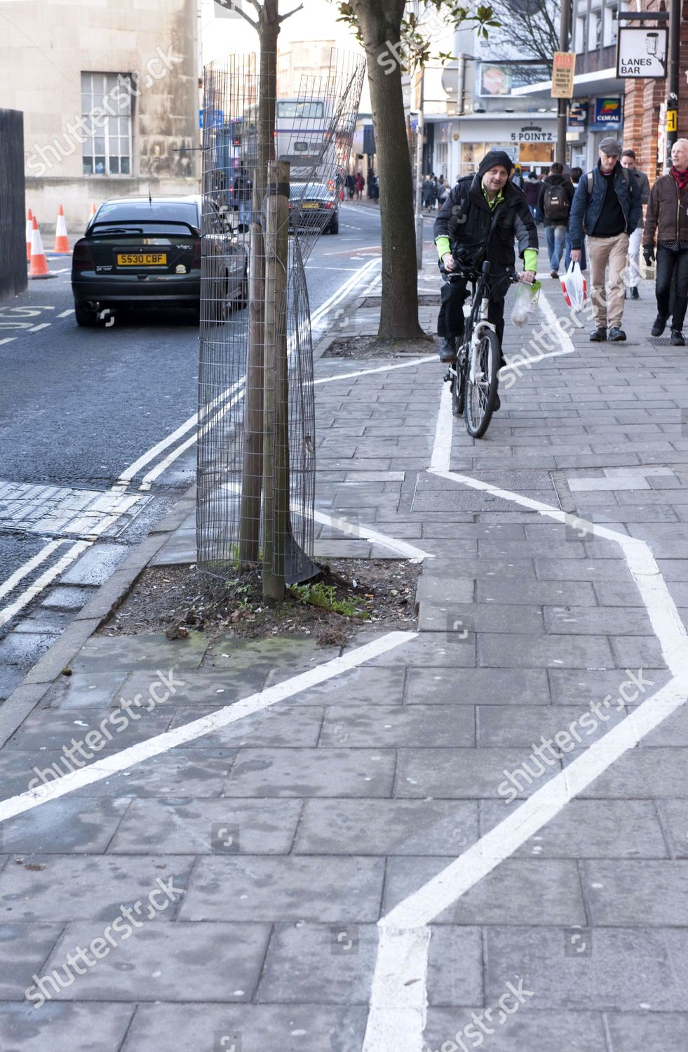 Contraflow Bike Lane On Pavement Zigzags Editorial Stock Photo - Stock ...