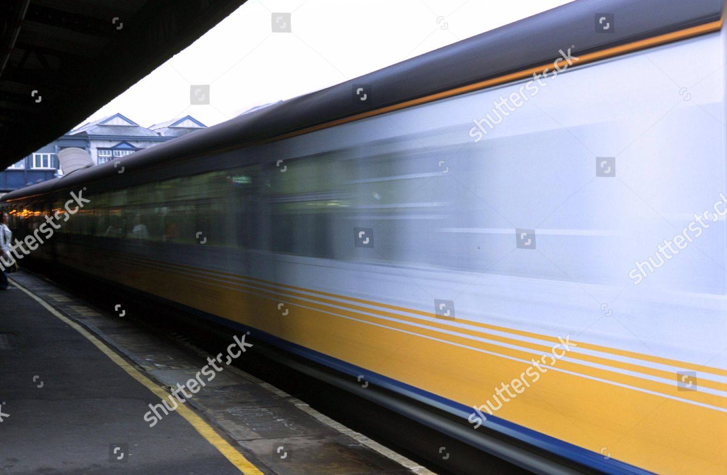 Connex Train Nonstopping Clapham Junction Station Editorial Stock Photo ...