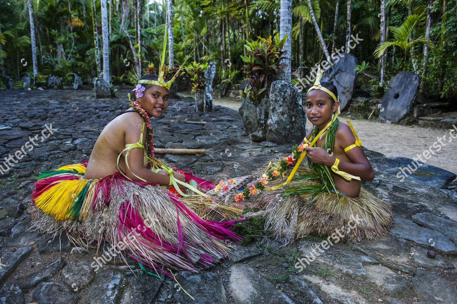 Traditionally Dressed Islanders Making Traditional Art Editorial Stock ...