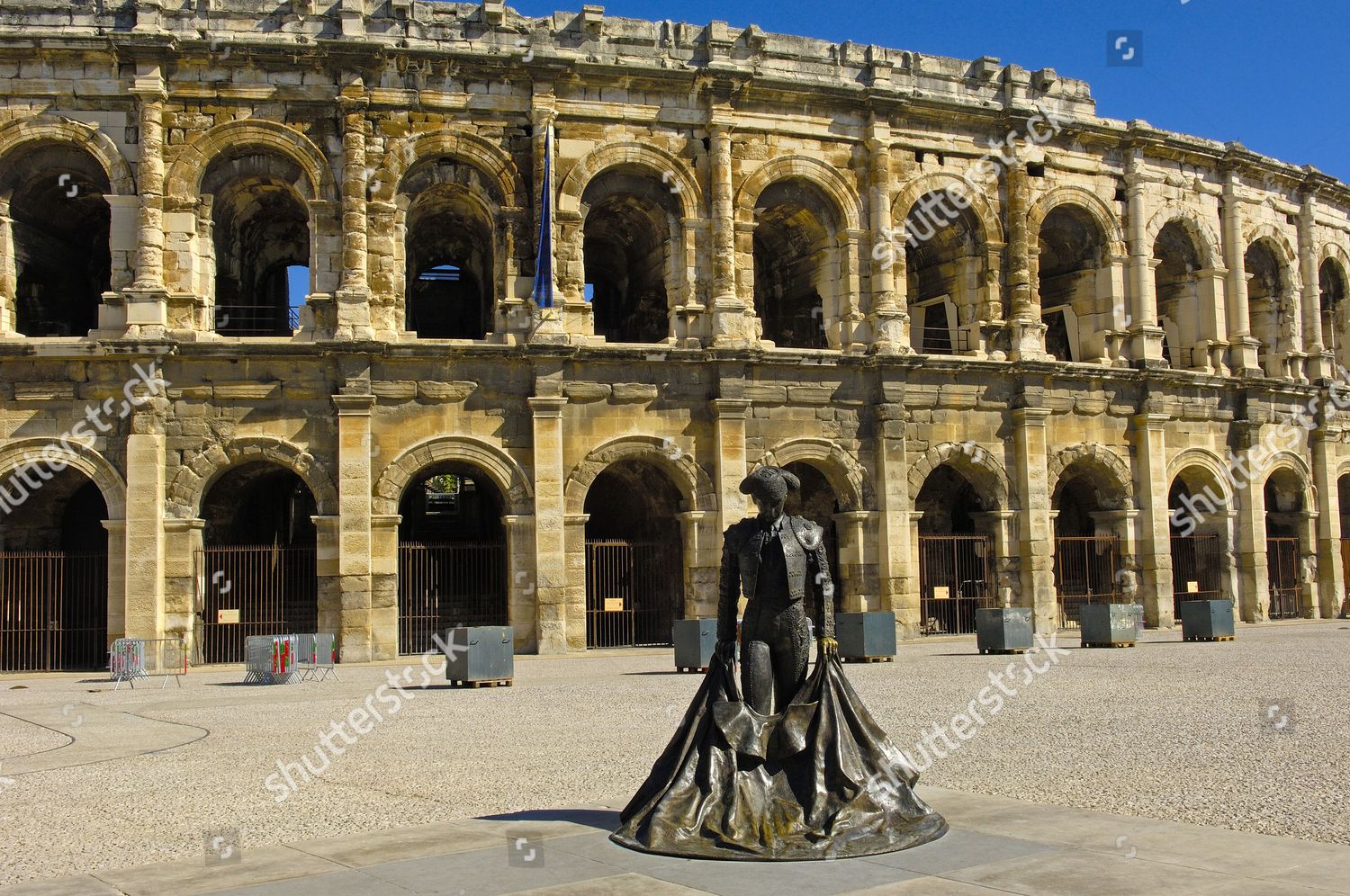 De Roman Amphitheatre Bullfighter Statue Nimes Editorial Stock Photo ...