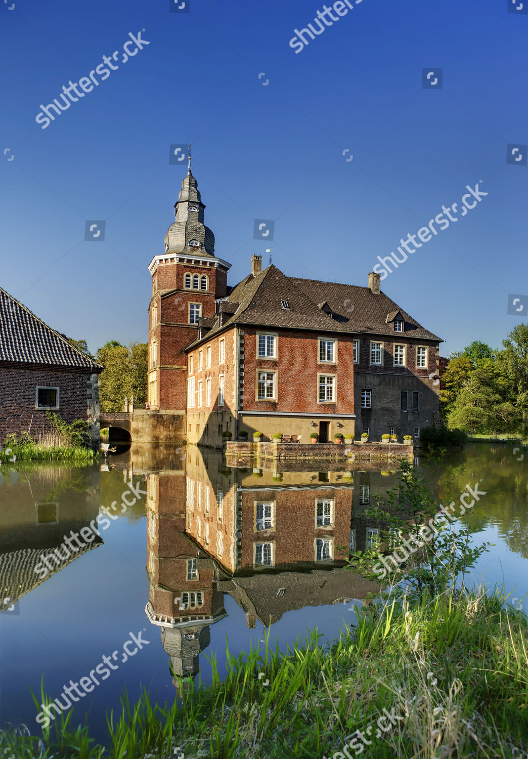 Schloss Sandfort Haus Sandfort Moated Castle Editorial Stock Photo ...