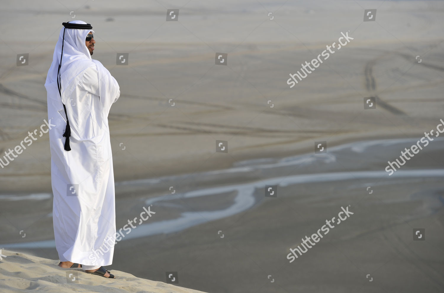 Qatari Traditional Clothing Gutra Front Khor Editorial Stock Photo ...