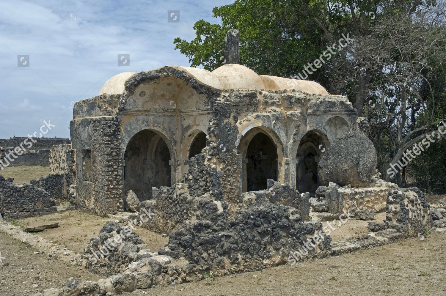 Small Domed Mosque 15th Century Kilwa Editorial Stock Photo - Stock ...