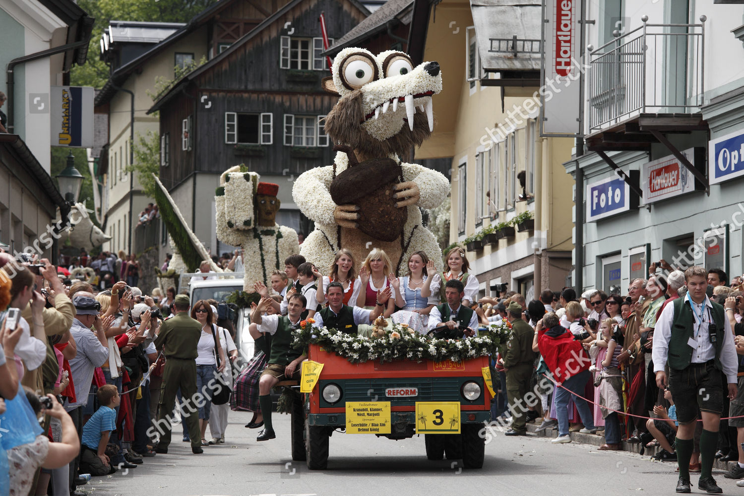 Sabertooth Squirrel Car Parade Characters Daffodils Editorial Stock ...