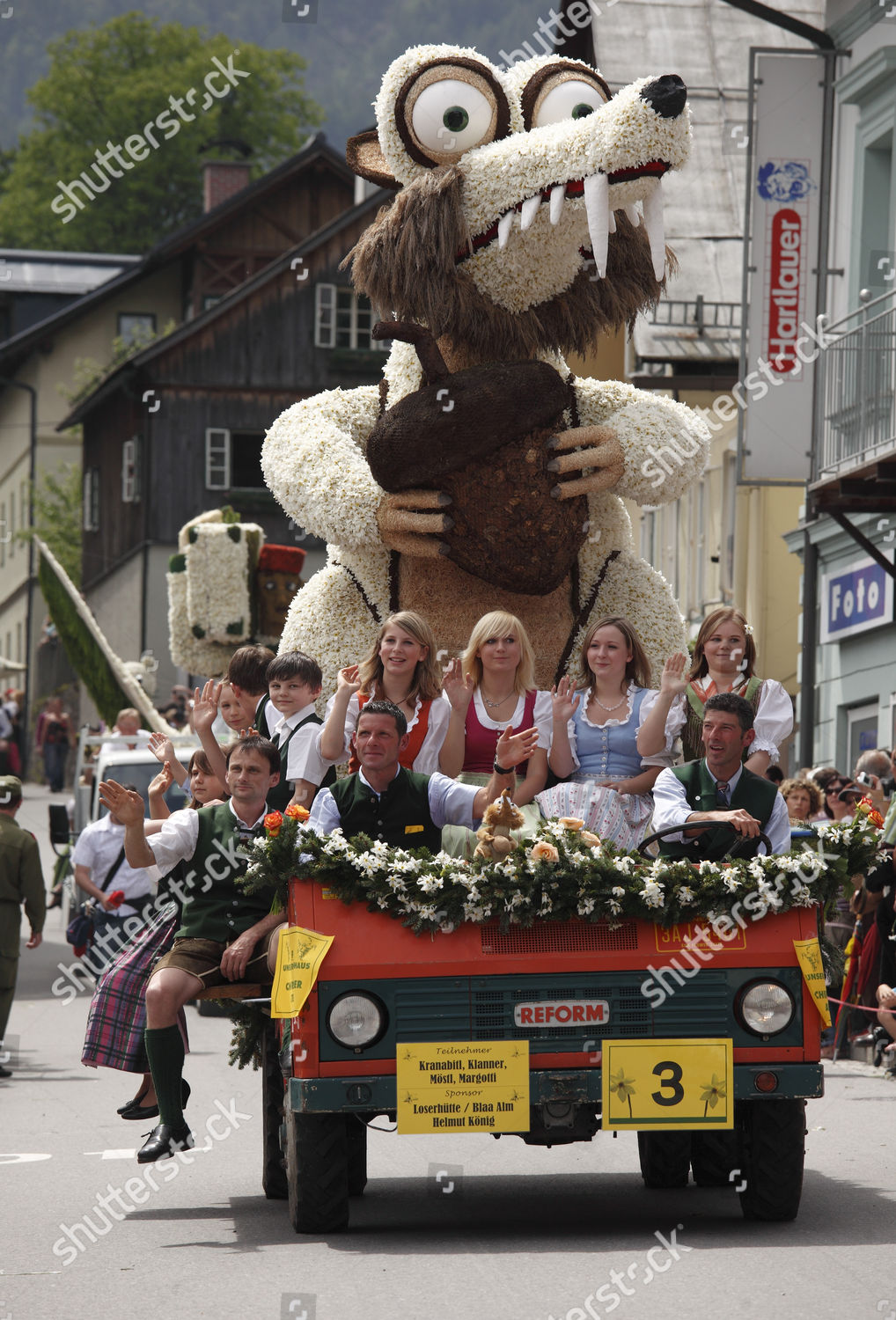 Sabertooth Squirrel Car Parade Characters Daffodils Editorial Stock ...