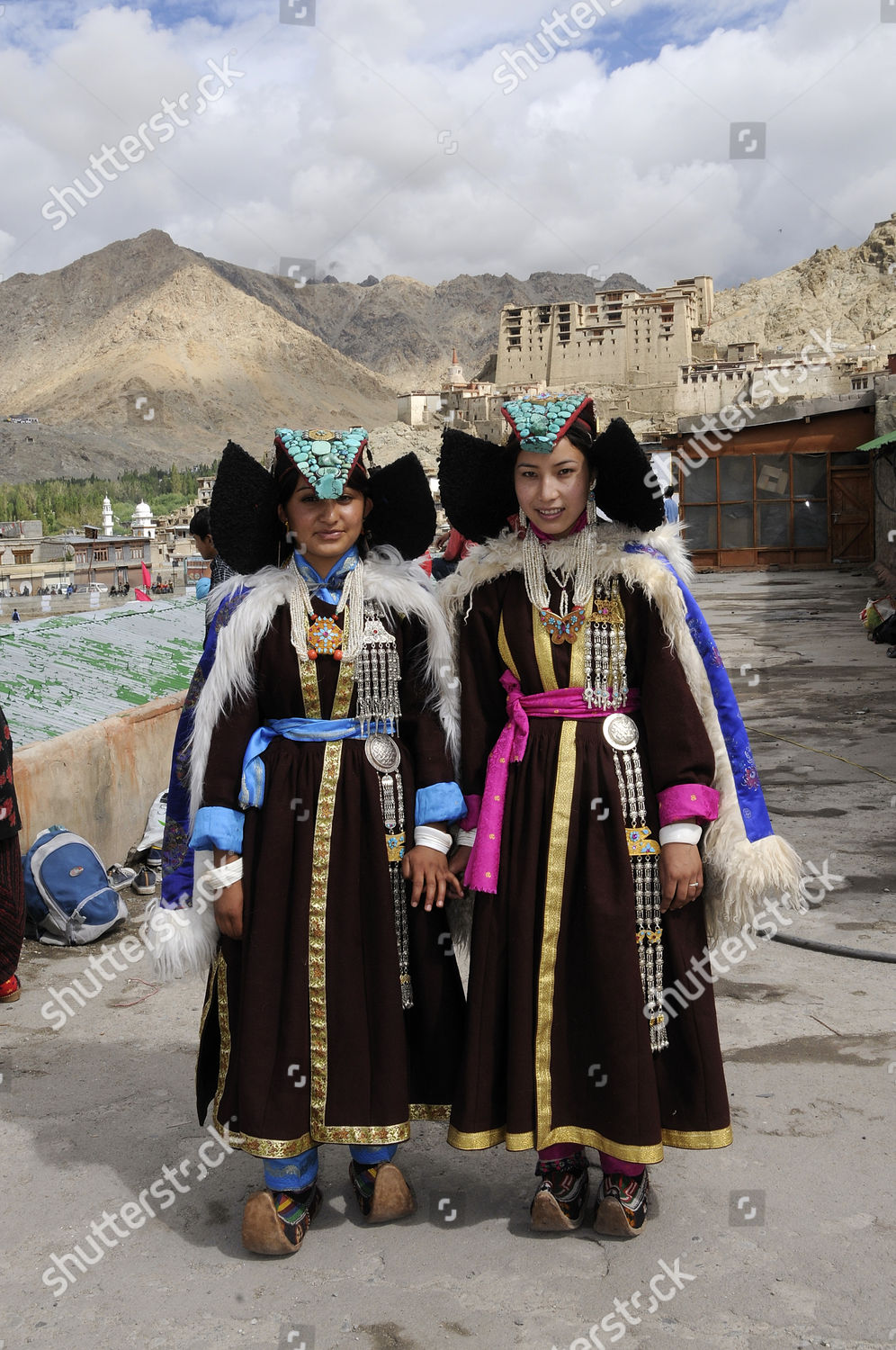 Ladakhi Women Wearing Traditional Costumes Perak Editorial Stock Photo ...