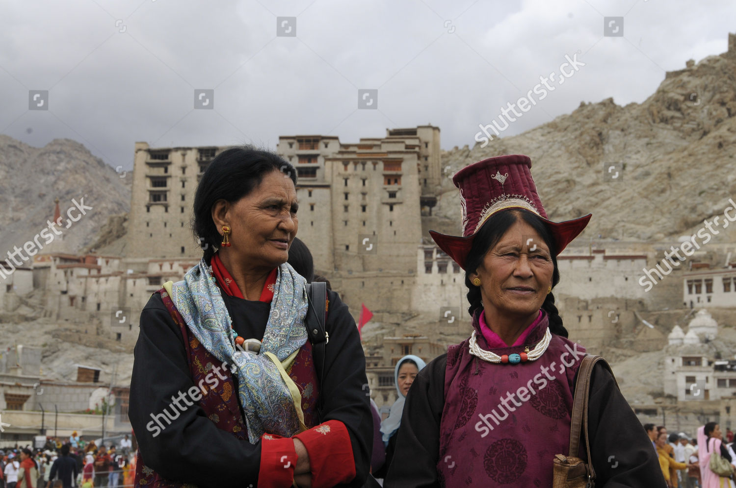 Ladakhi Women Wearing Traditional Costumes Front Editorial Stock Photo ...