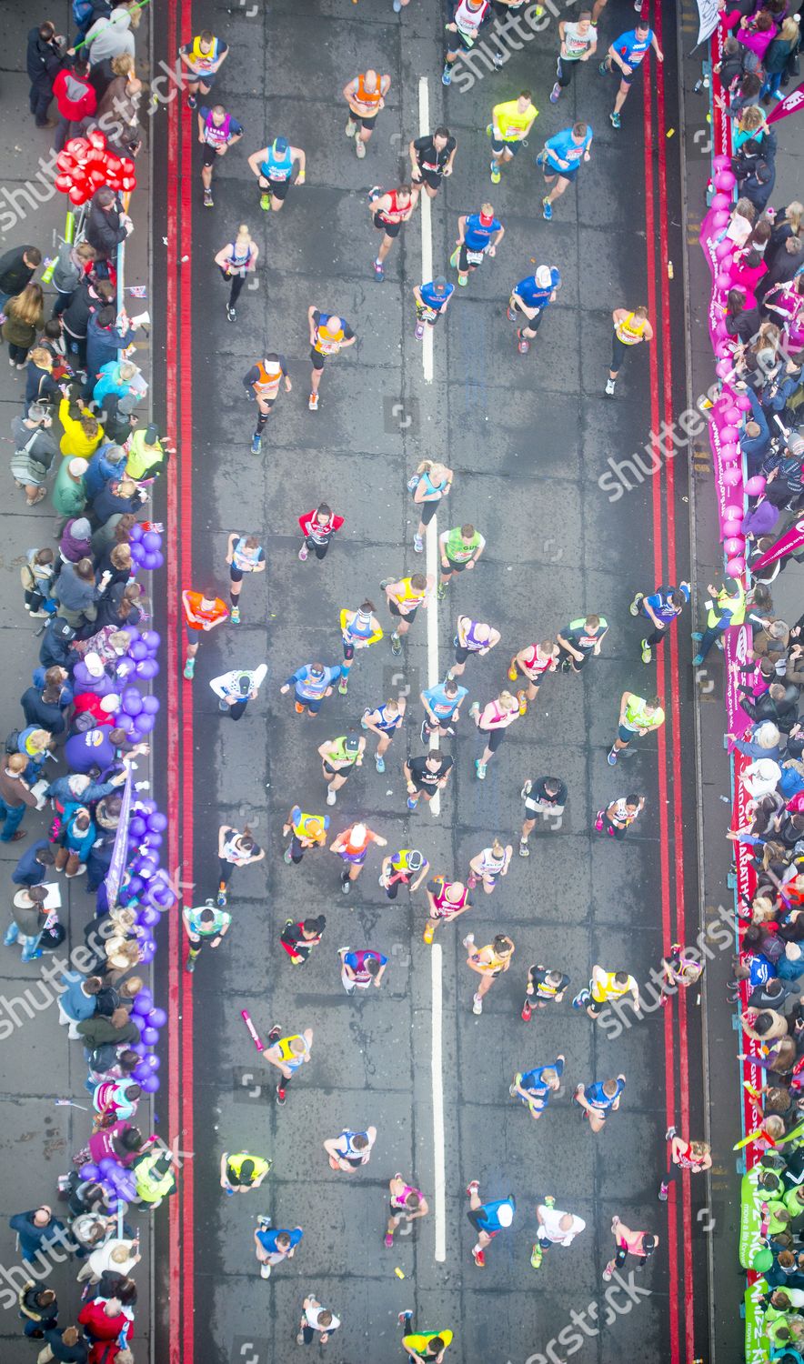 Runners London Marathon Crossing Halfway Point Editorial Stock Photo ...