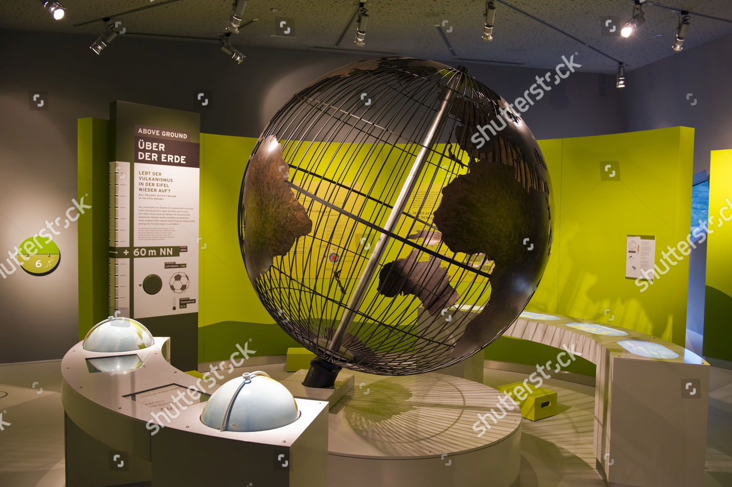 Inside Geyser Interactive Discovery Centre Worlds Editorial Stock Photo ...
