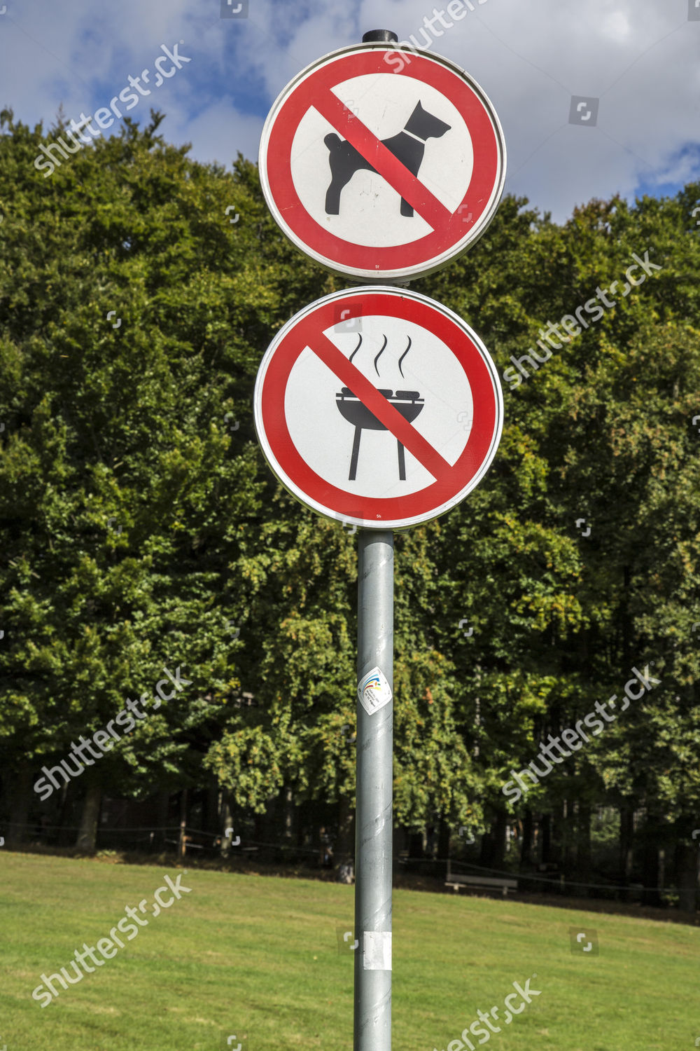 Dogs Prohibited Sign Barbeque Prohibited Park Editorial Stock Photo ...