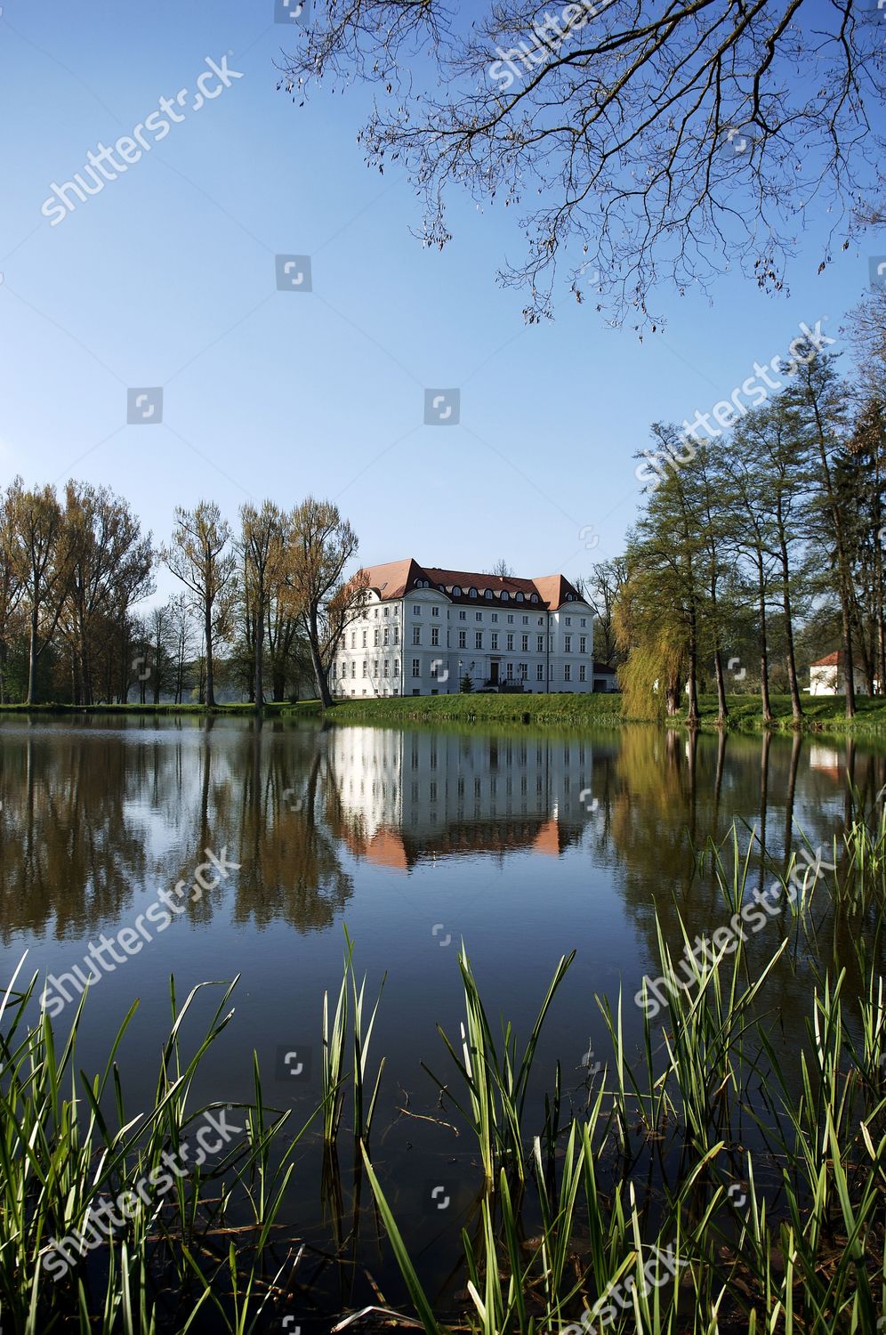 Schloss Wedendorf Wedendorf Palace Pond Wedendorf Editorial Stock Photo ...