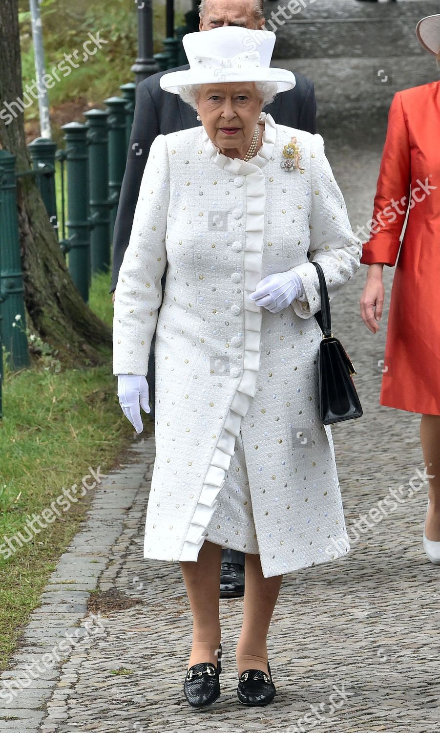 Queen Elizabeth Ii Boat Journey Along Editorial Stock Photo - Stock ...